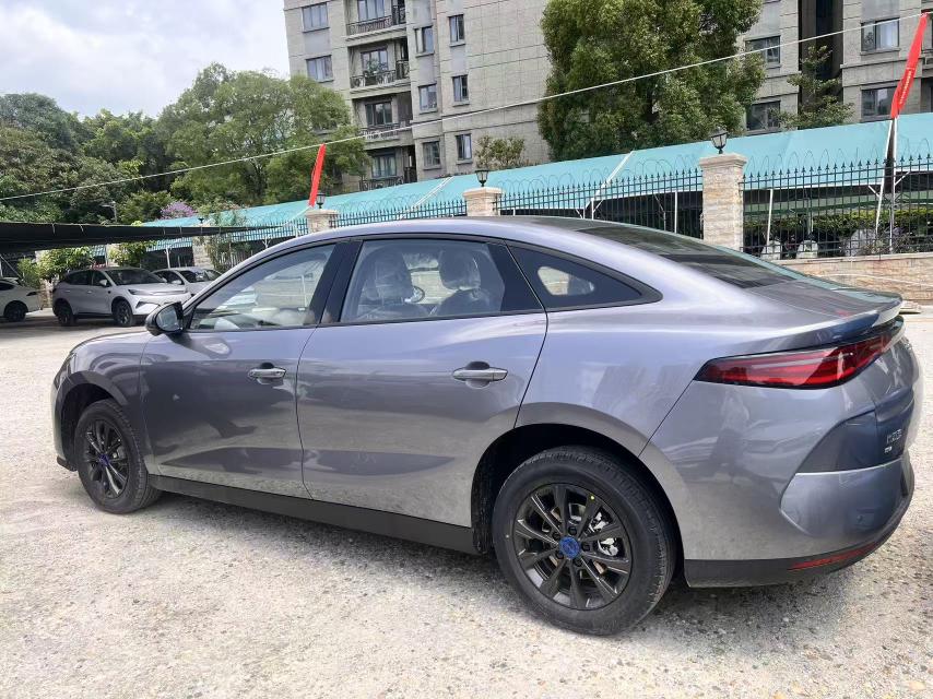 「比亚迪e7」比亚迪e7最新报价-图片-参数-有驾